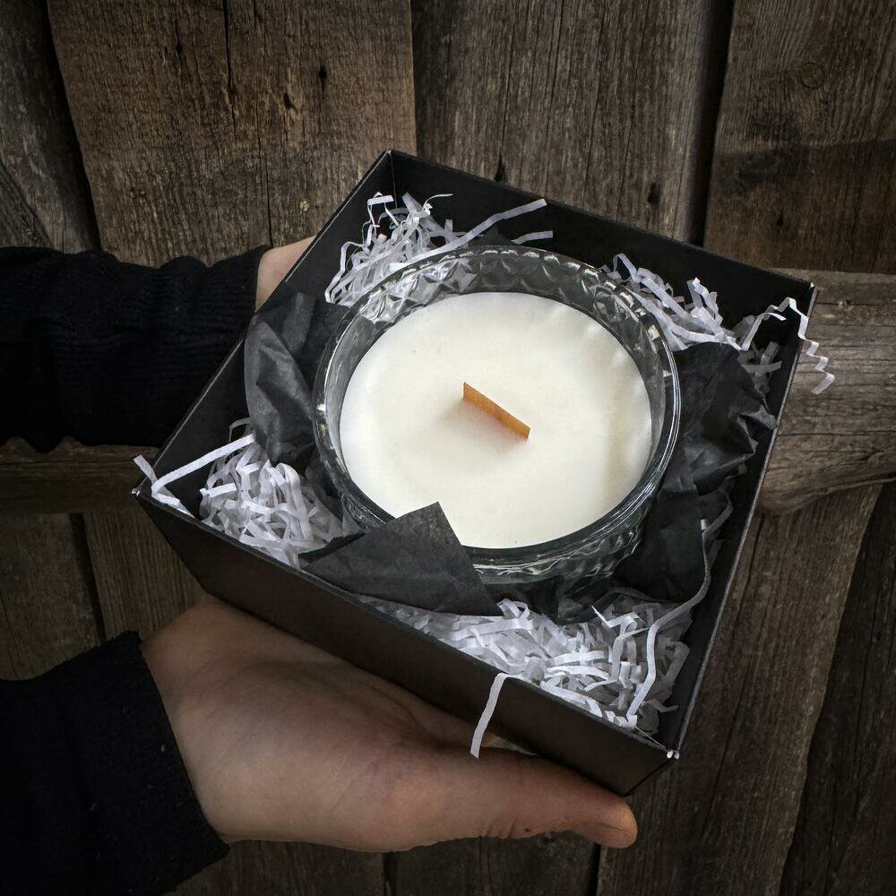 Свеча с деревянным фитилем в красивом подсвечнике от Flori Mondi FM586