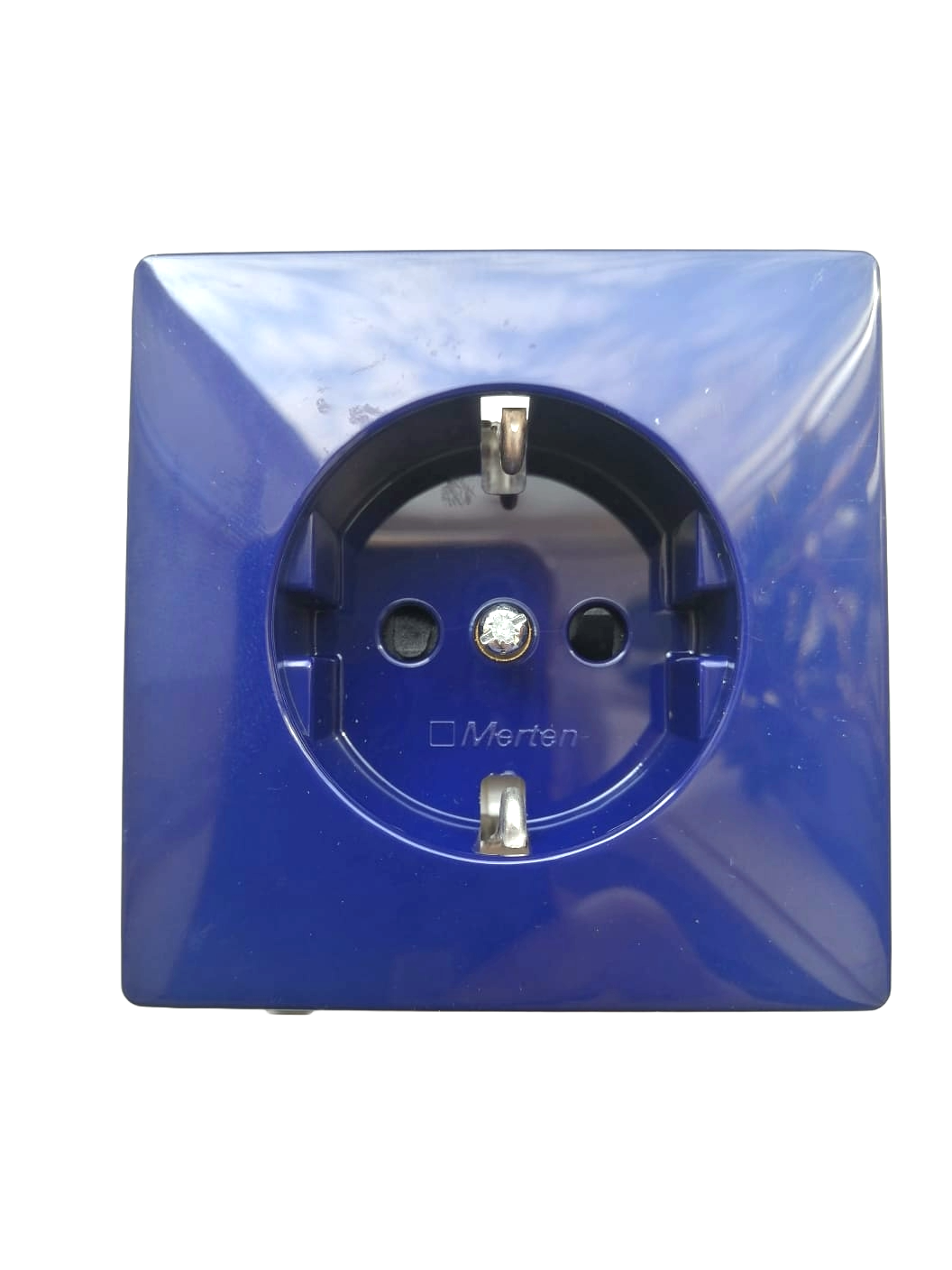 Розетка Schneider Electric Merten System Design MTN237778 с защитными шторками, заземлением, темно-синий цвет, Schuko