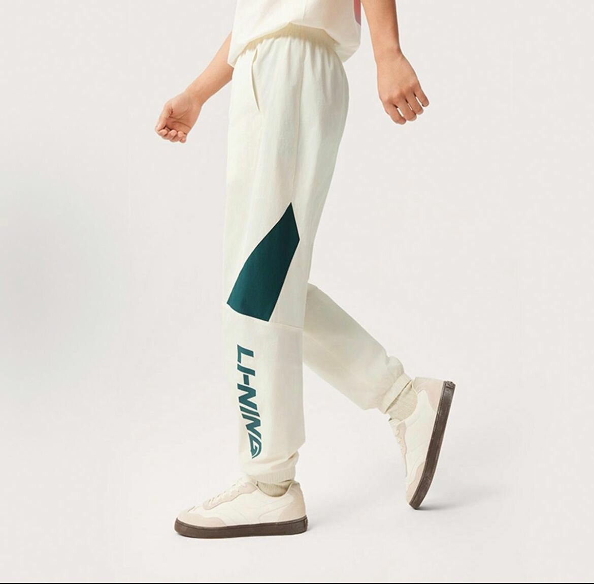 Брюки спортивные