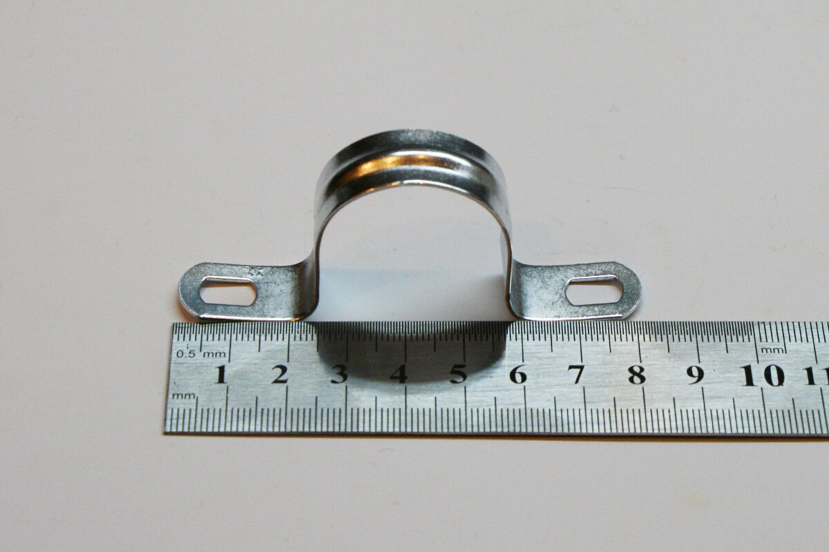 Скоба металлическая оцинкованная двухлапковая MAYER СМД 31-32 (50шт.)