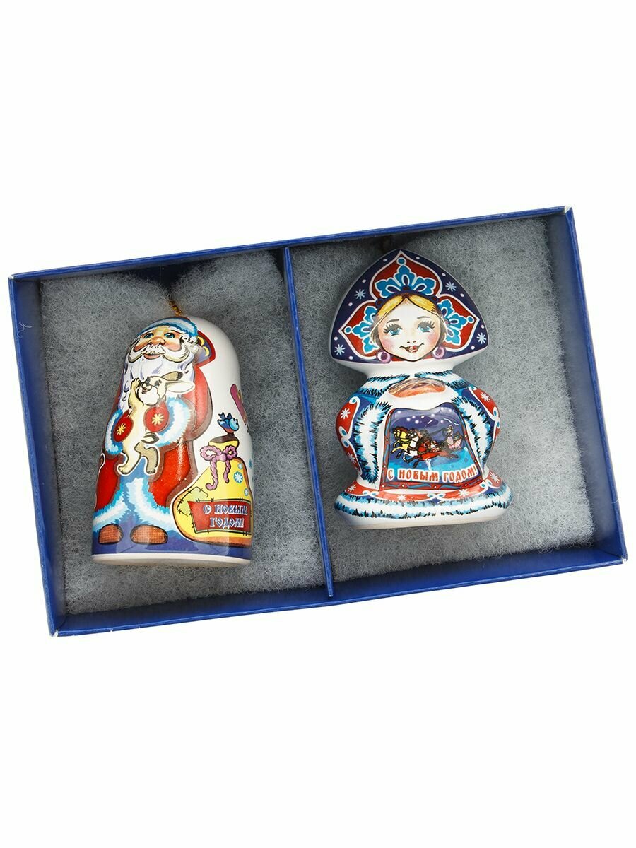 Набор елочных игрушек "Дед Мороз" и "Снегурочка" в подарочной коробке, керамика (высота - 6 см).