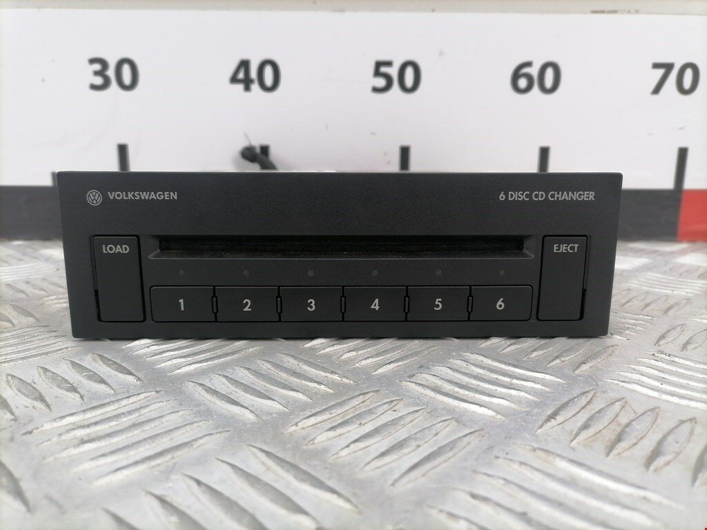 Чейнджер компакт дисков Volkswagen Passat 6 3C0035110 арт. 1432249