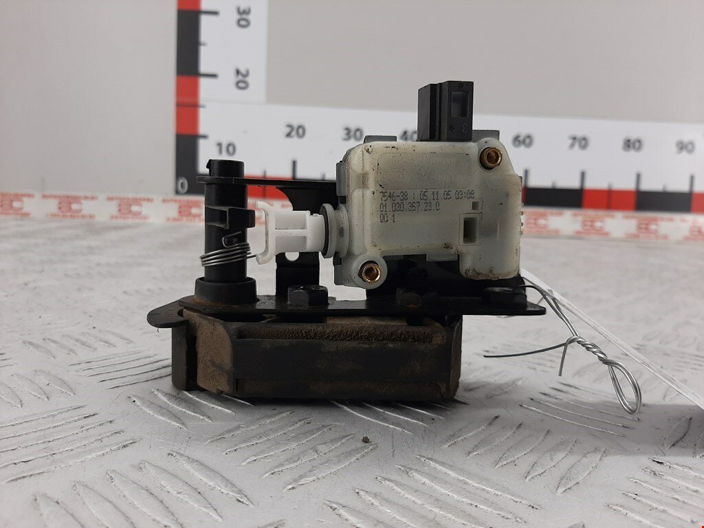 Сервопривод (электропривод моторчик привода) замка крышки багажника Land Rover Range Rover 3 FUG500140 арт. 754309