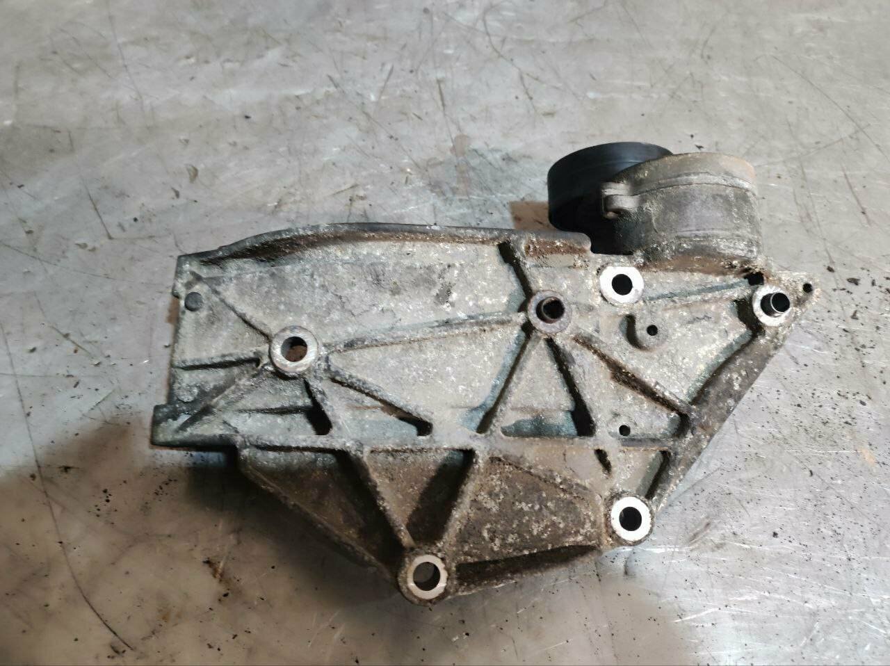 Кронштейн генератора Ford Focus 2 2005 9650034280