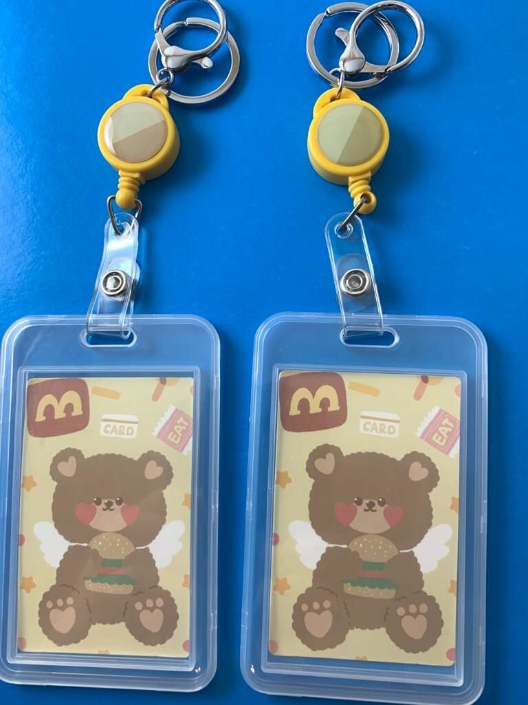 Бейдж на рулетке.003жёлтыйдва Для проездных , школьных карт, для банковских карт. Для пропусков и магнитных карт.