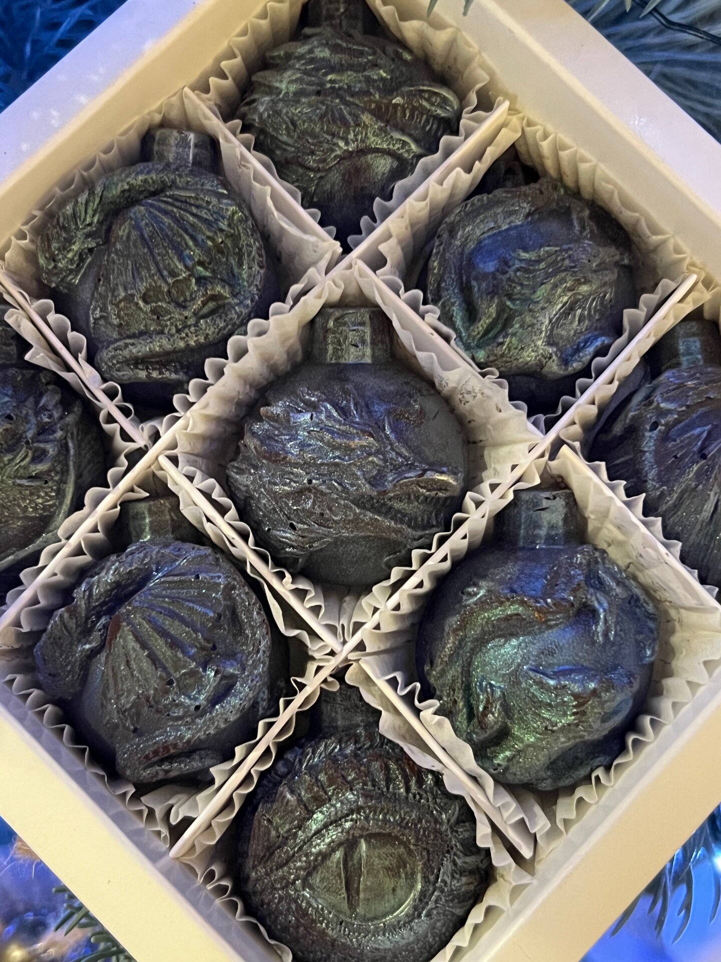 Шоколадный набор "Конфеты на новый год" №4 - Дракон, молочный шоколад, ручная работа