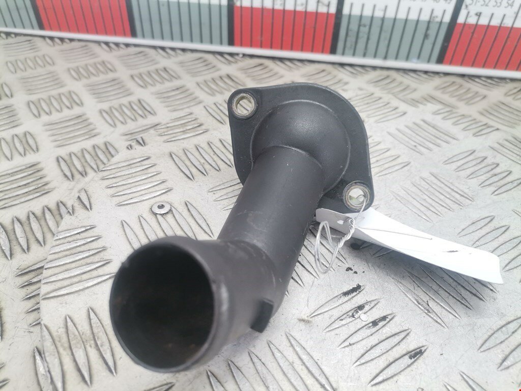 Корпус термостата Volkswagen Golf 4 06A121121C арт. 2189660