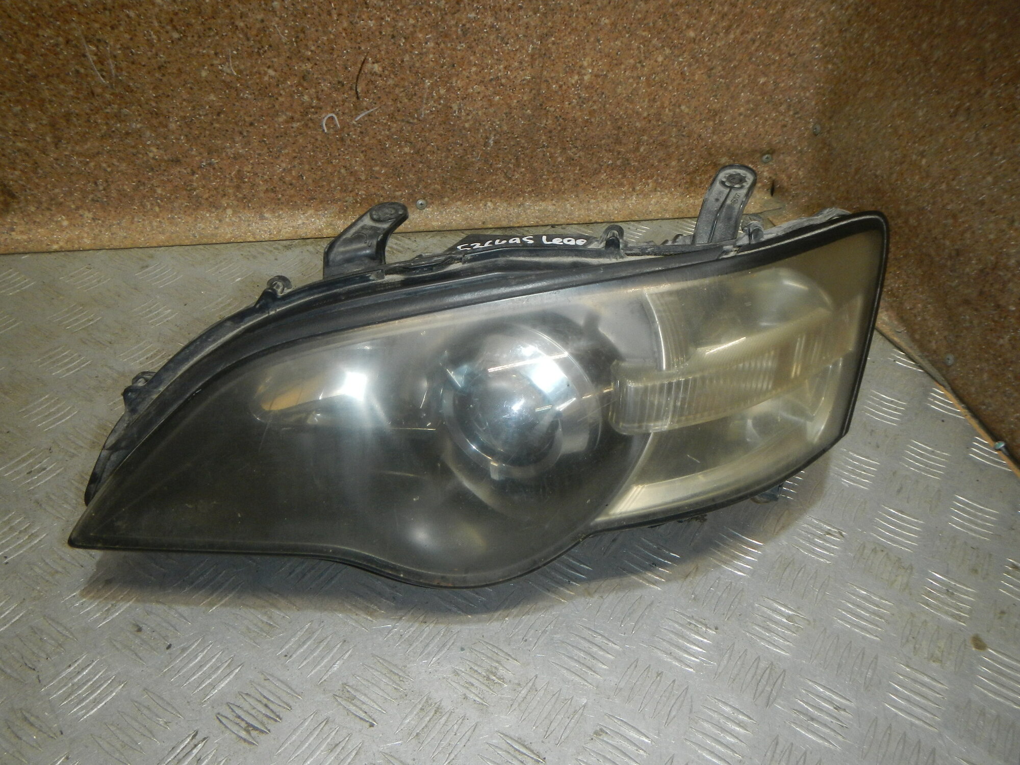 Б/У Фара левая, Subaru (Субару)-LEGACY (B13) (03-09) SUBARU LEGACY (B13) (03-09) -06, галоген Царапины, сломано крепление...