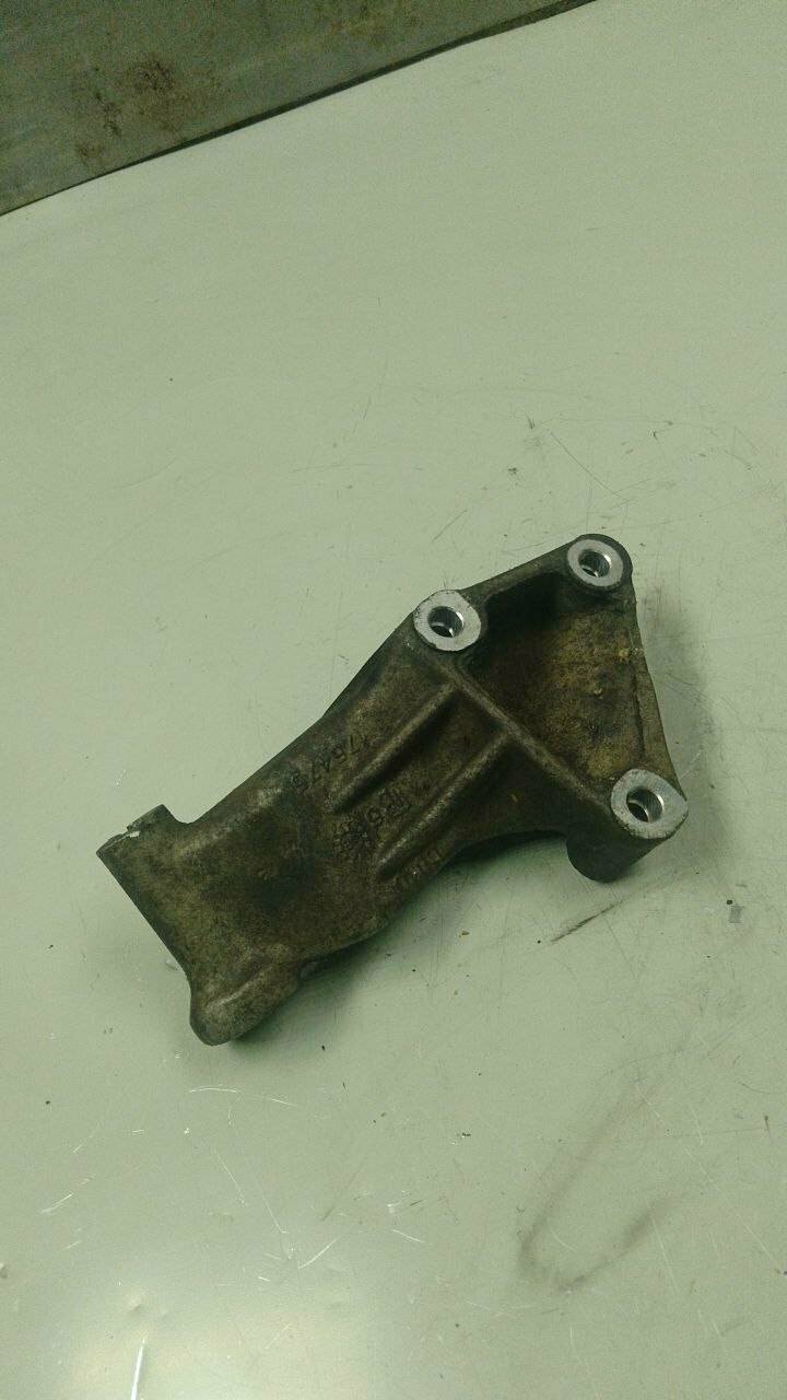 Кронштейн двигателя Alfa Romeo 147 (2000 - 2004) 46458792