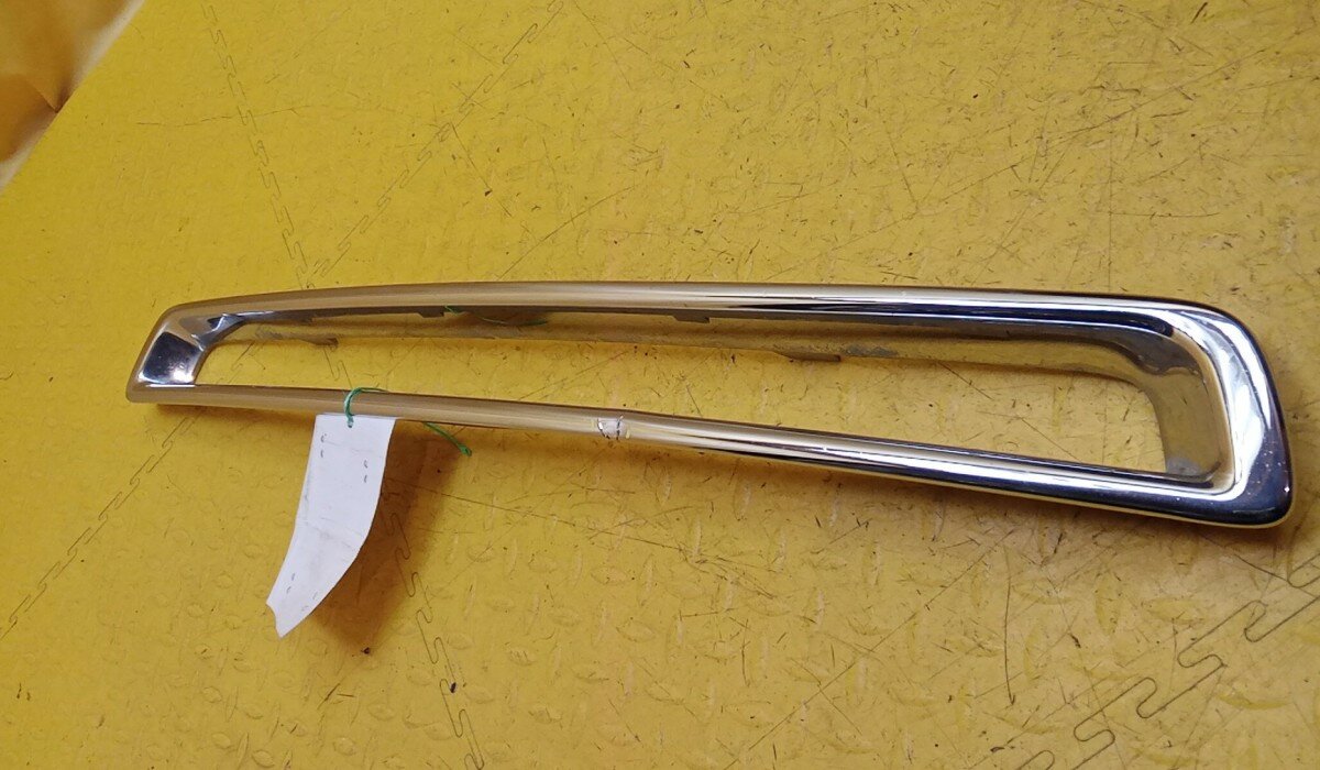 Накладка переднего бампера XC90 Volvo 30698143