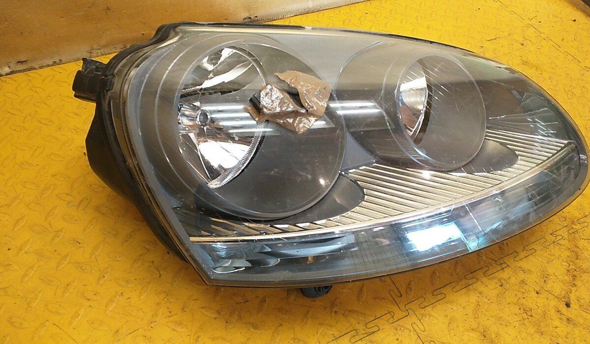 Фара правая Golf V Volkswagen 1K6941006A