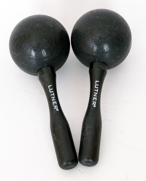 Пластиковые маракасы на ручке диаметр 8cм, длина 21см. Fleet M21 (цвет в ассортименте)