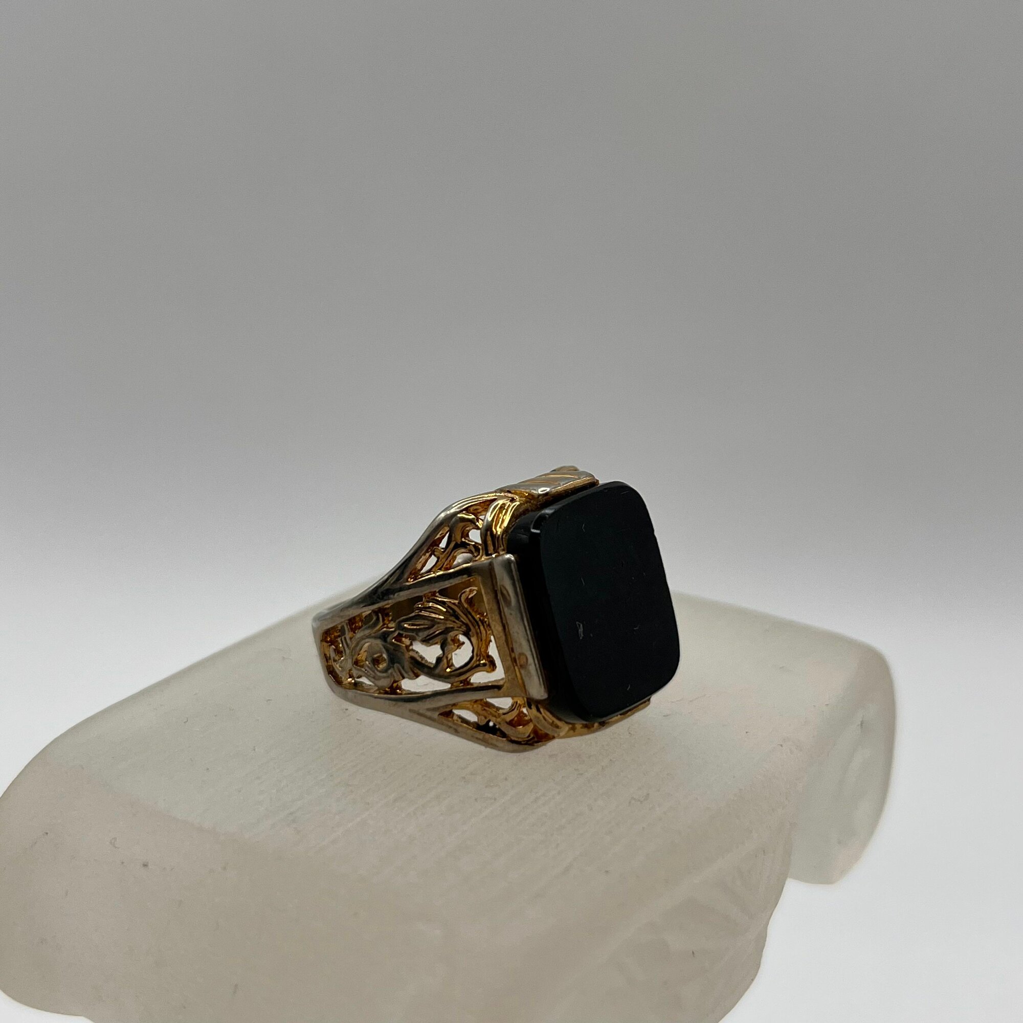 Винтажный перстень печатка с чёрным агатом, позолота