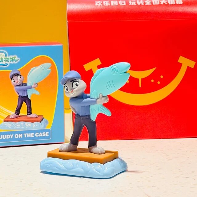 Игрушки из набора Happy Meal по мультфильму «Зверополис 2» от McDonald's (2025 год): коллекционные игрушки, настольные украшения и подарки с изображением Ника, Джуди, Флэша, Гэри, Нибулла и Паберта.