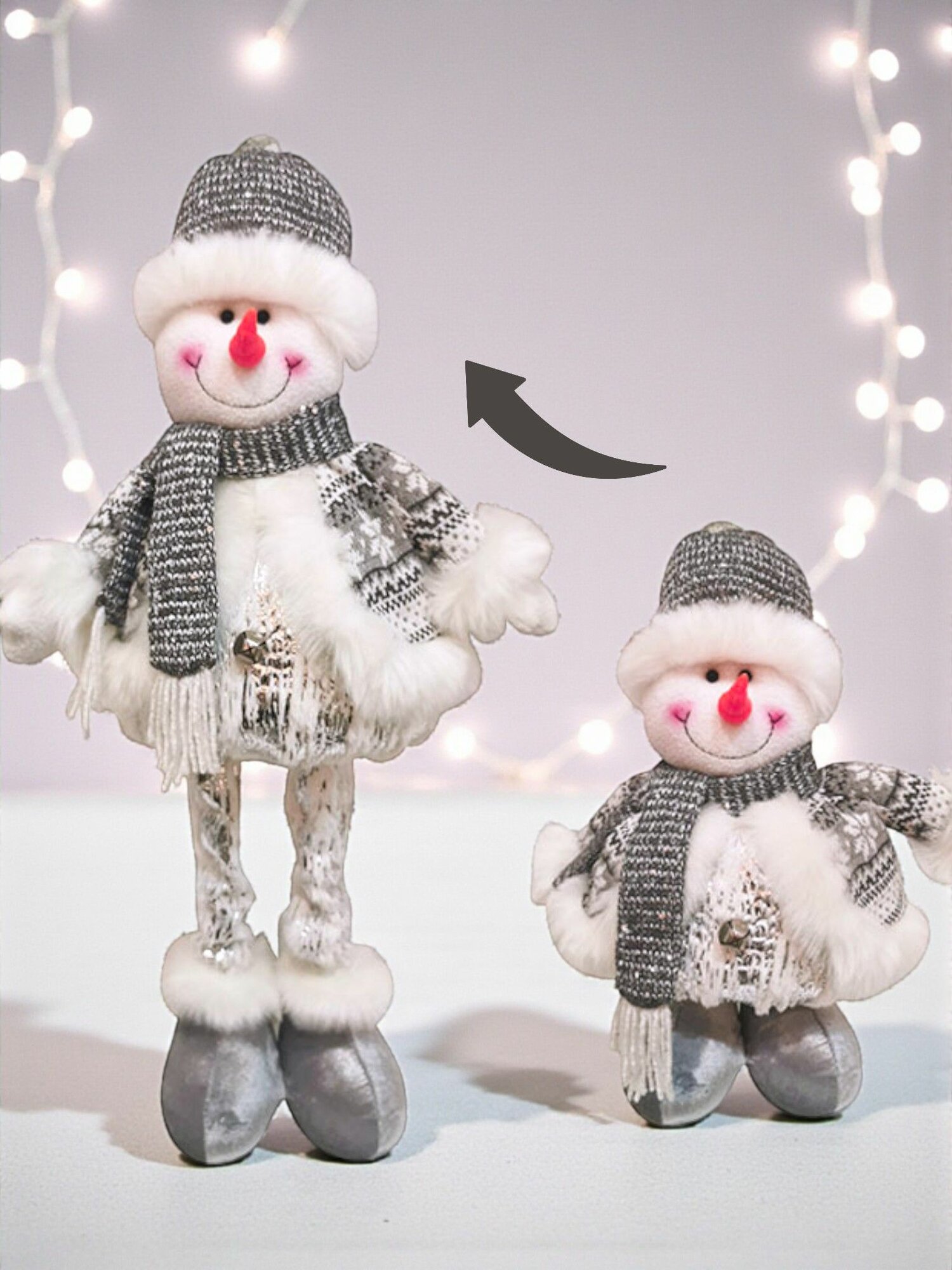 Снеговик под елку в шапке белый, декор серебро, телескопические ноги 70 см.