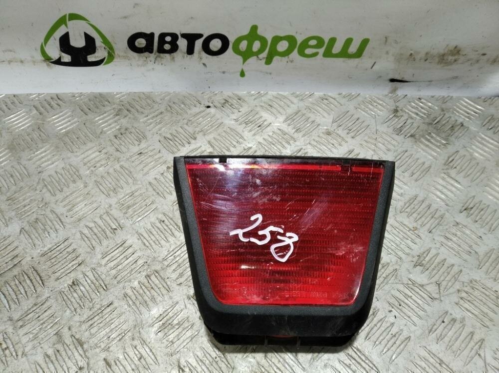 Фонарь задний стоп сигнал RENAULT Logan 2005 2014 8200211037