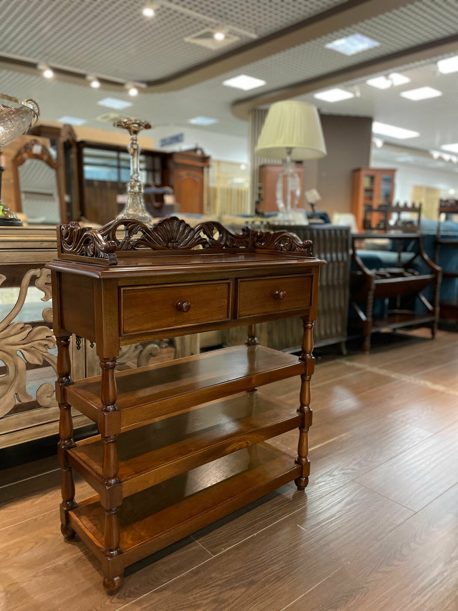 Этажерка Индонезия из массива красного дерева 90х32х76см