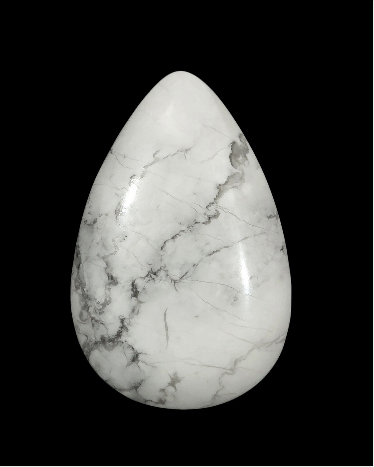 Магнезит, кабошон из минерала, размер: 44х29х5 мм, натуральный камень.