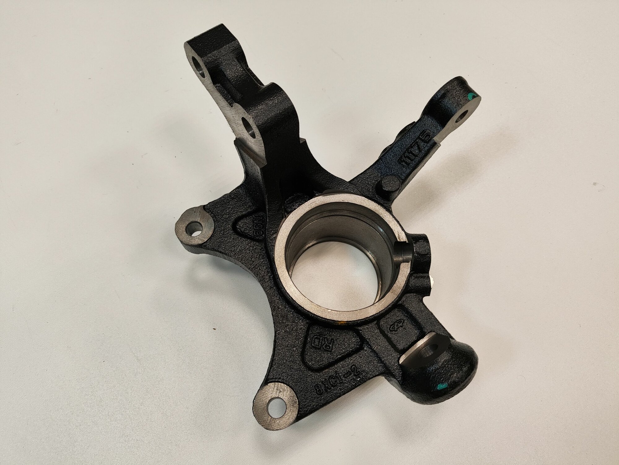 Кулак поворотный передний правый Chery Tiggo 3 [2.0 16V CVT внедорожник] T113001012BA