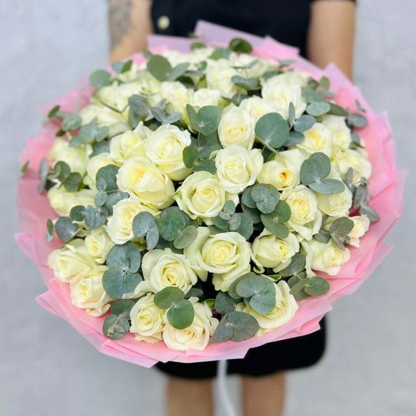 Монобукет Rybe Flowers "Белые розы", 51 роза, 40см, на стеблях