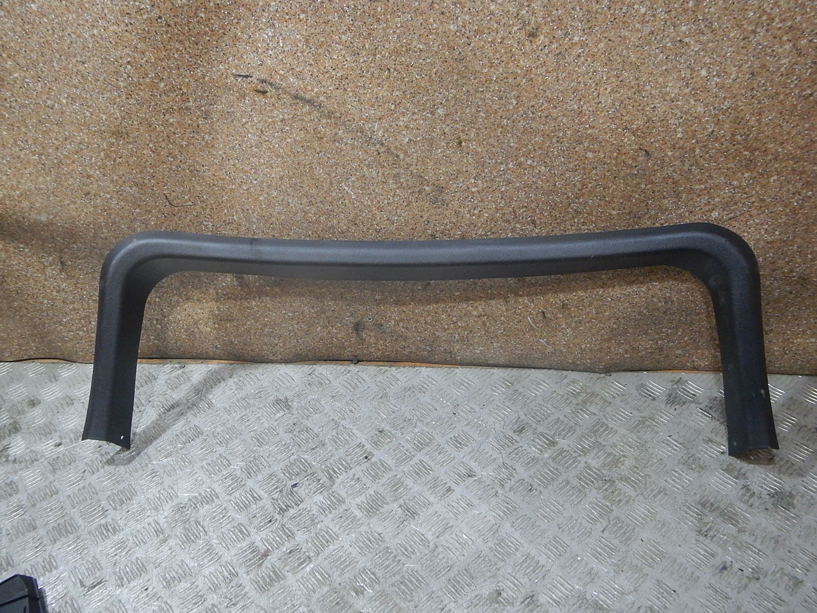 Б/У Обшивка двери багажника, SsangYong (Сангйонг)-KYRON (05-) SSANGYONG KYRON (05-) верхняя Без повреждений. 301017 SSANG...