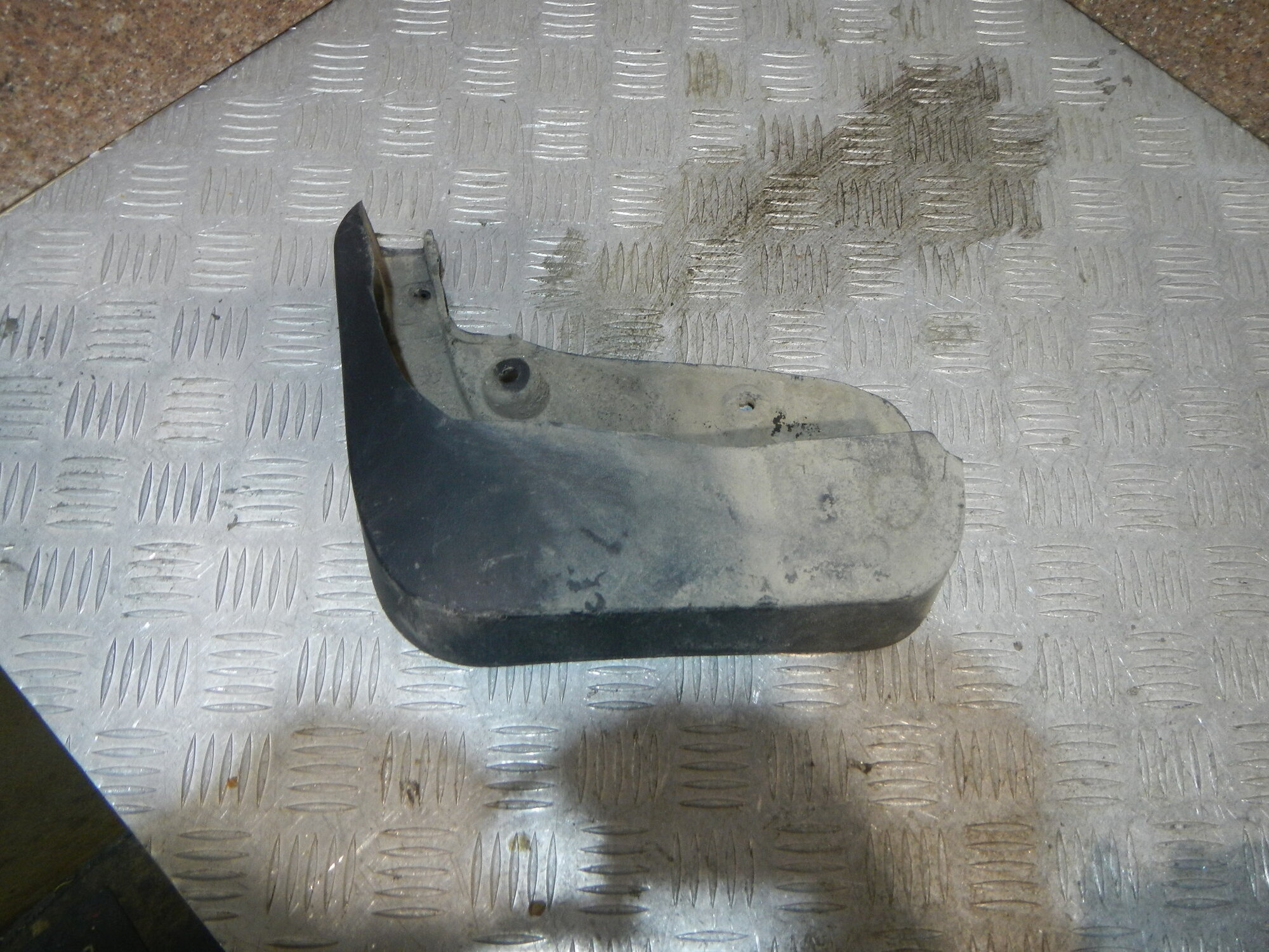 Б/У Брызговик передний левый, Audi (Ауди)-Q7 (4M) (15-) AUDI Q7 (4M) (15-) Царапины. 431587 VAG арт. 4M0075111