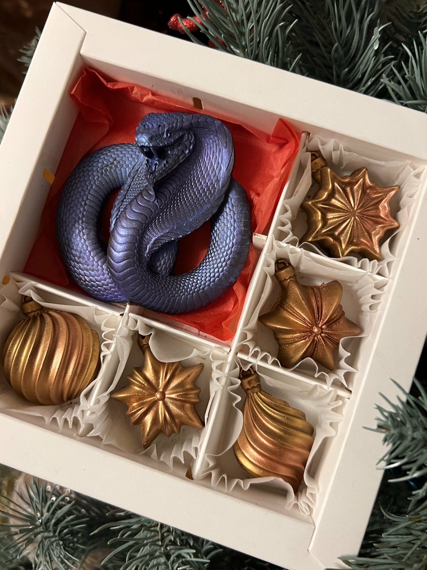 Шоколадный набор "Конфеты на новый год" №43 - Змея 2025, темный шоколад, ручная работа