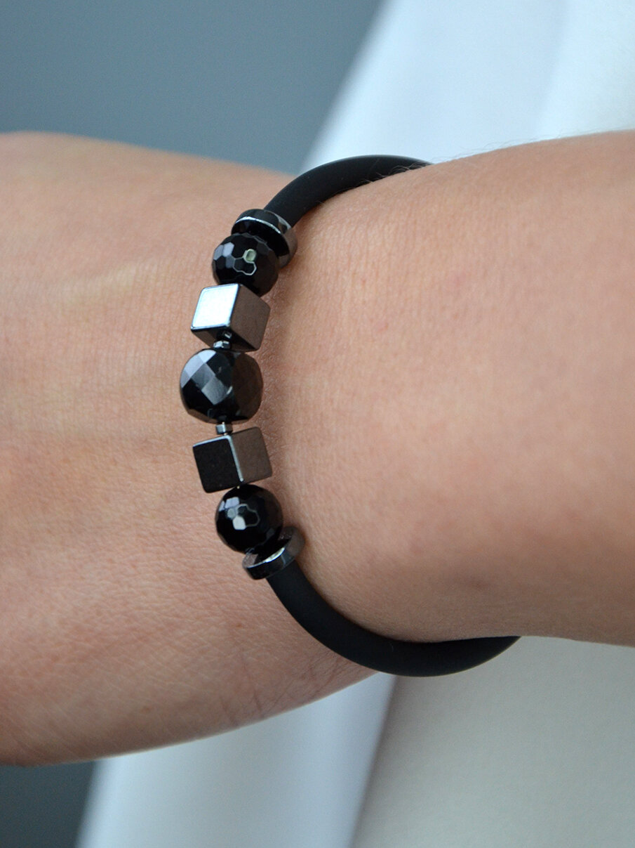 Эластичный браслет