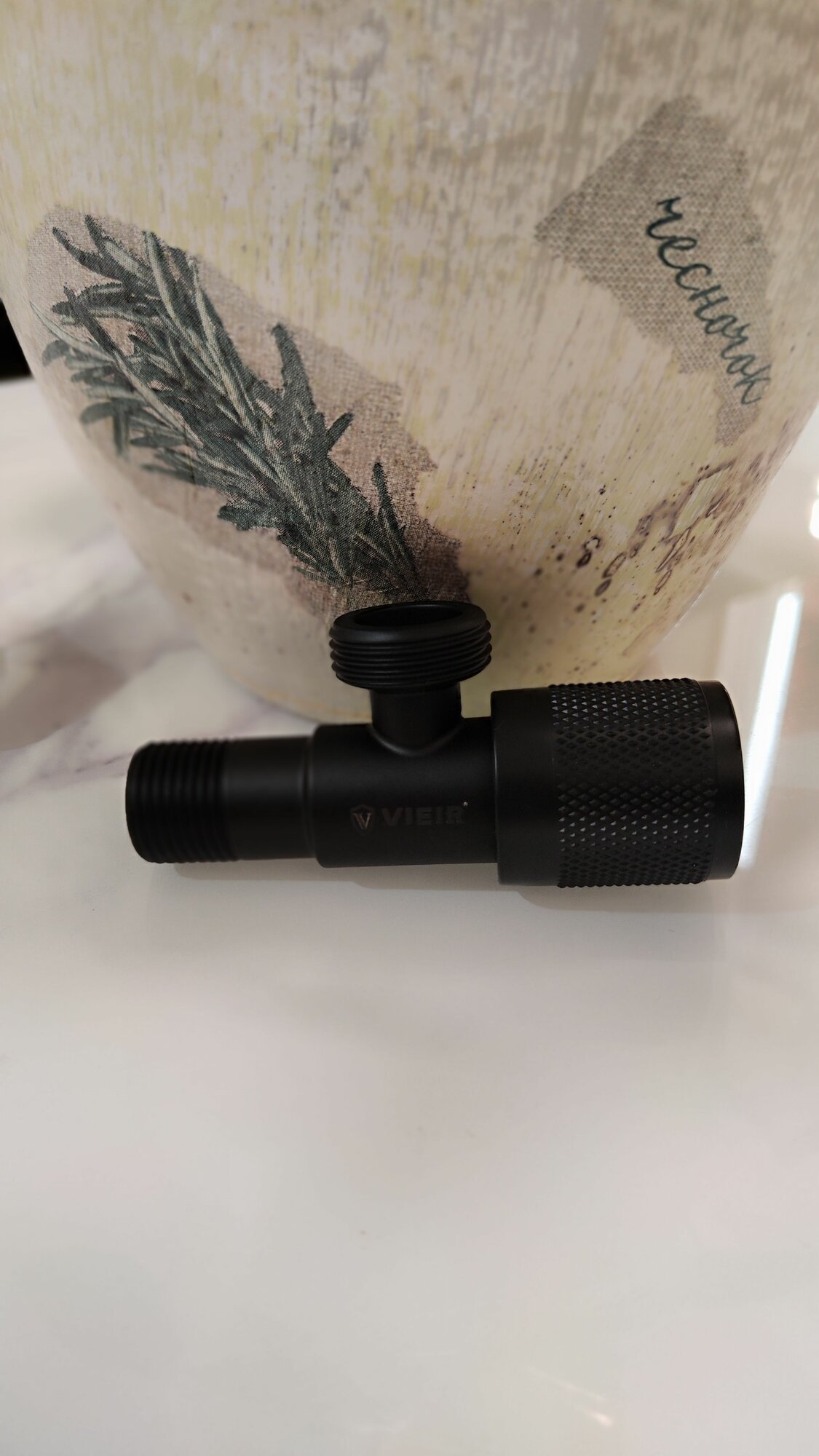 Кран 1/2*3/4угловой /нерж. сталь / VIEIR с керамической кран-буксой. Черный