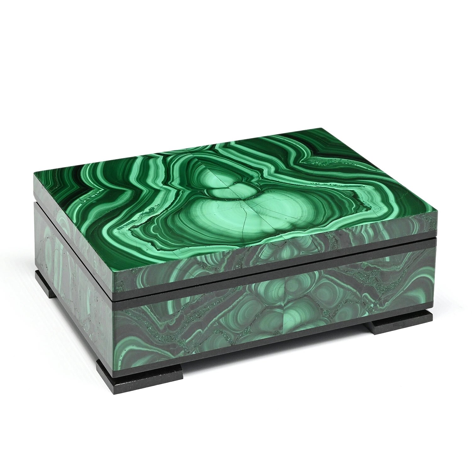 Ларец из малахита 120*80*43мм .