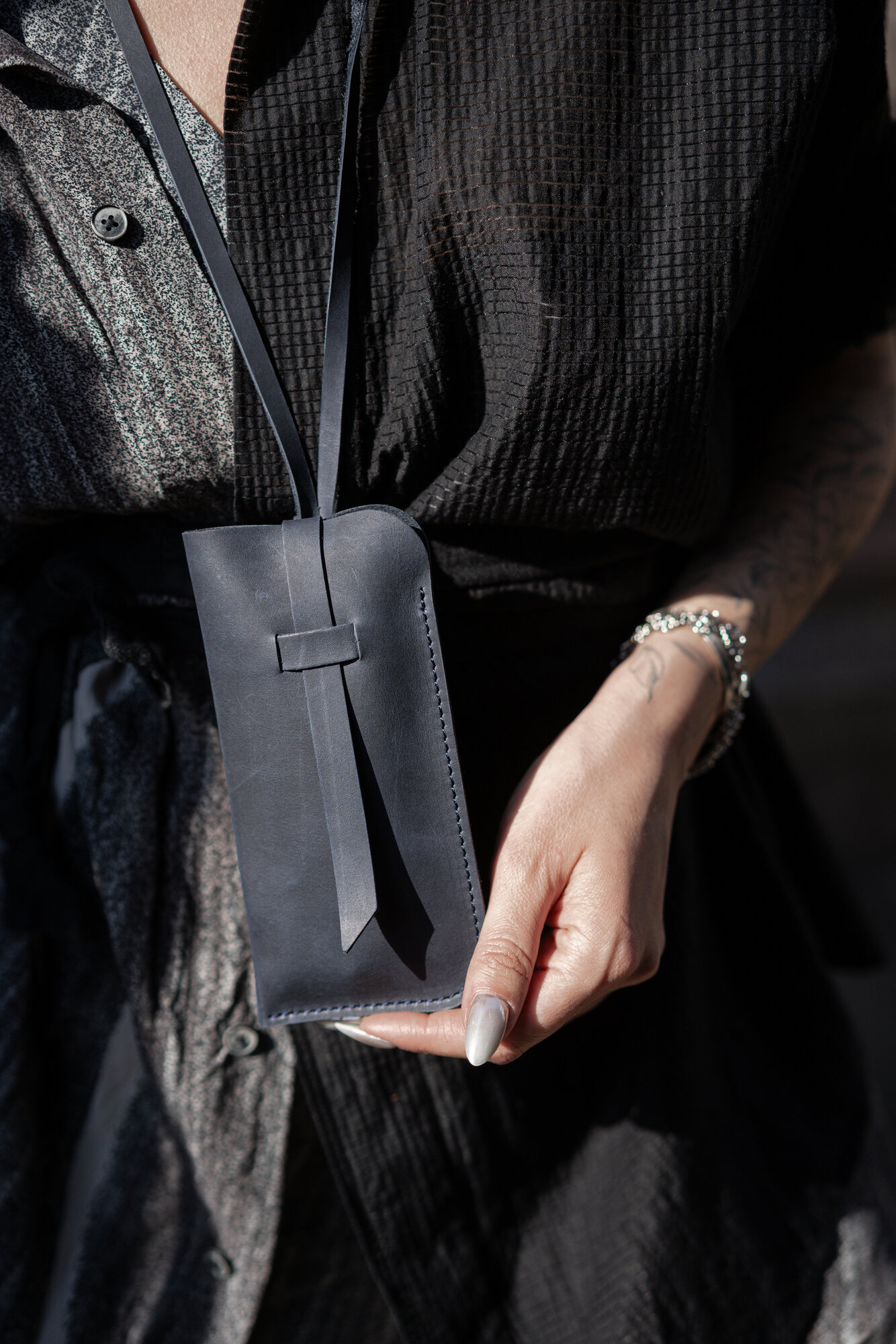 Кожаный мягкий чехол футляр для очков на шнурке/Очечник из натуральной кожи на шею