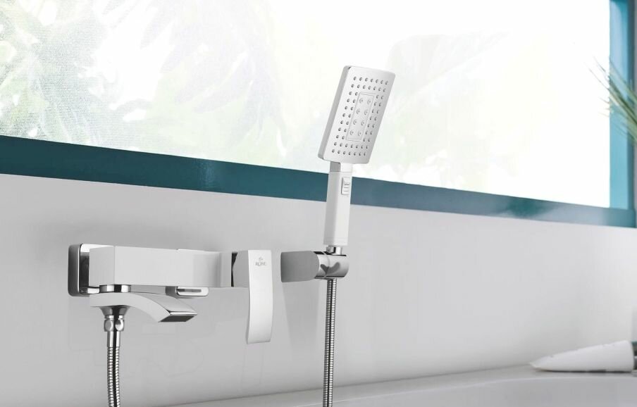 Смеситель для ванны Rose с поворотным, коротким изливом, белый/хром