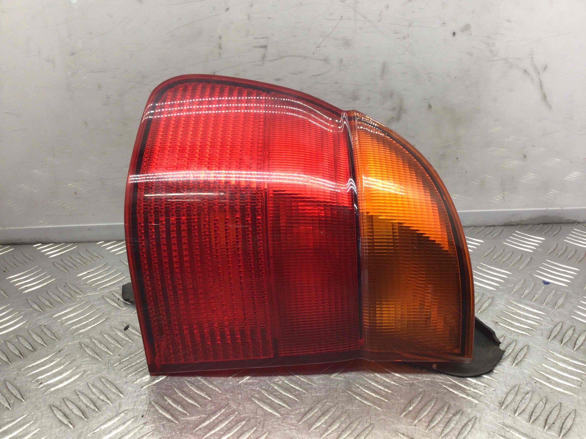 Б/У Фонарь задний левый BMW 5-Series 5-Series E39 1995 - 2004 1999 г.
