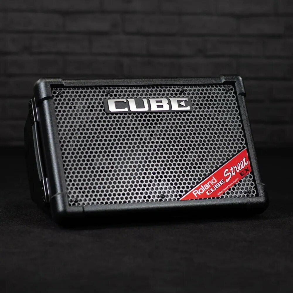 Roland Cube Street EX Усилитель для акустической электрогитары и автобаса на батарейках50W
