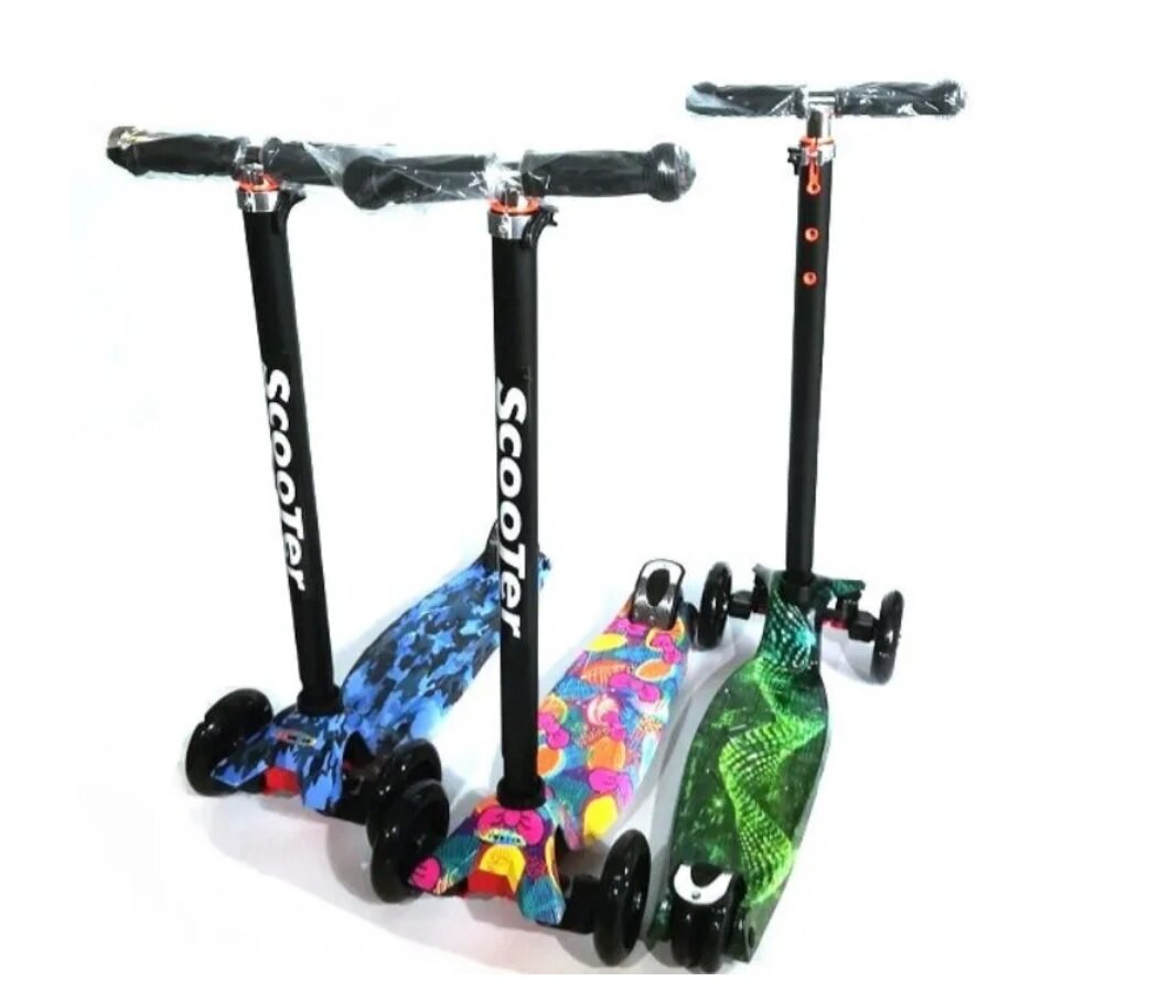 Самокат трехколесный "Scooter" принт maxi (светящиеся колеса, регулировка руля)