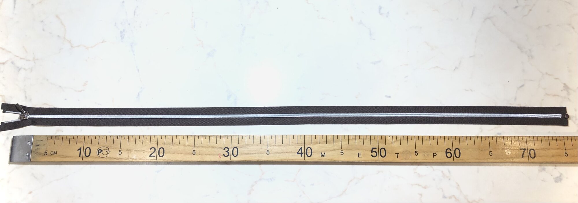 Молния пластик спиральная разъёмная коричневая основа/хром-звено бегунок с логотипом на язычке Max Mara - Италия (оригинал) Т4 - 76см (1зам.) 1шт.