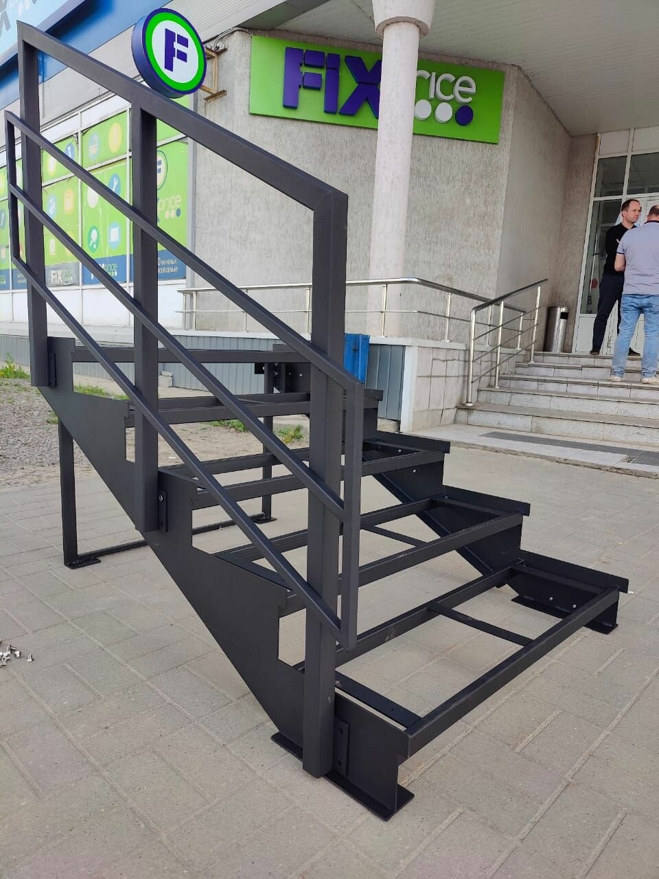 Лестница-крыльцо 5 ступеней, без ДПК, ограждения слева.