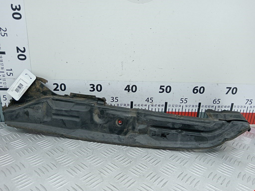 Подкрылок (защита крыла) передний правый Audi A4 B7 8E0821112A арт. 1845409