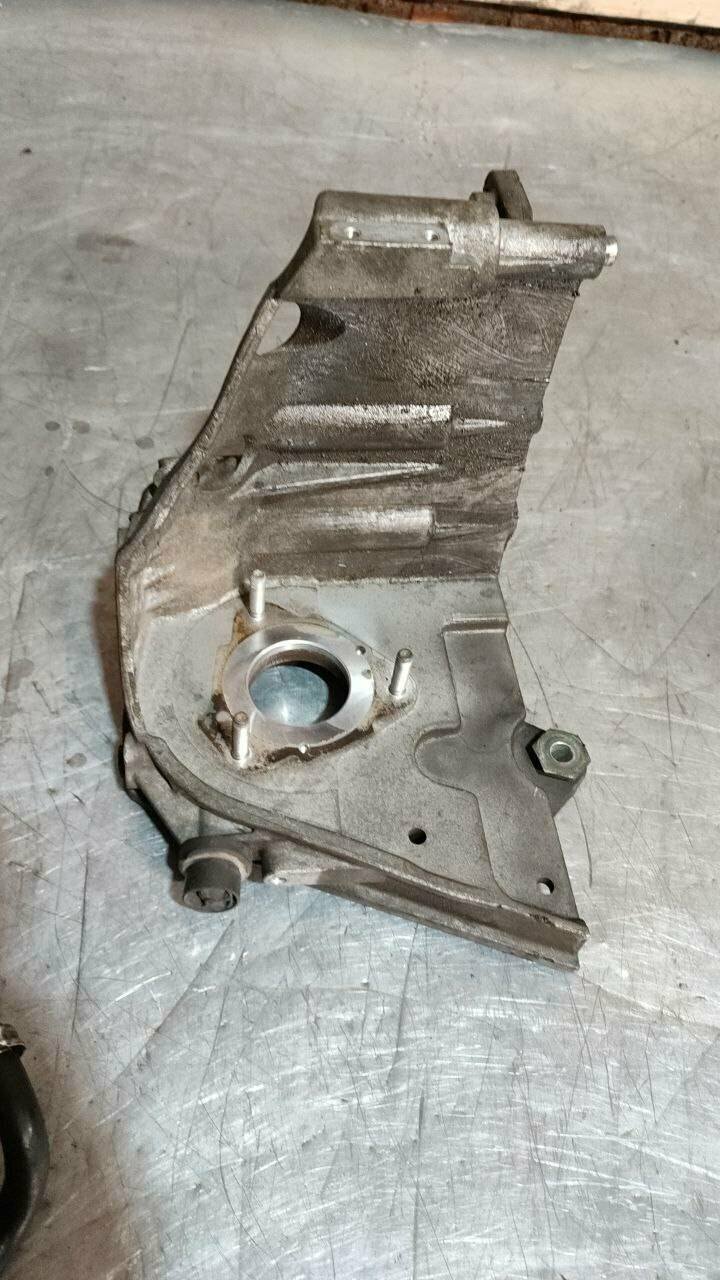 Кронштейн ТНВД Saab 9-3 2 2005 55187918