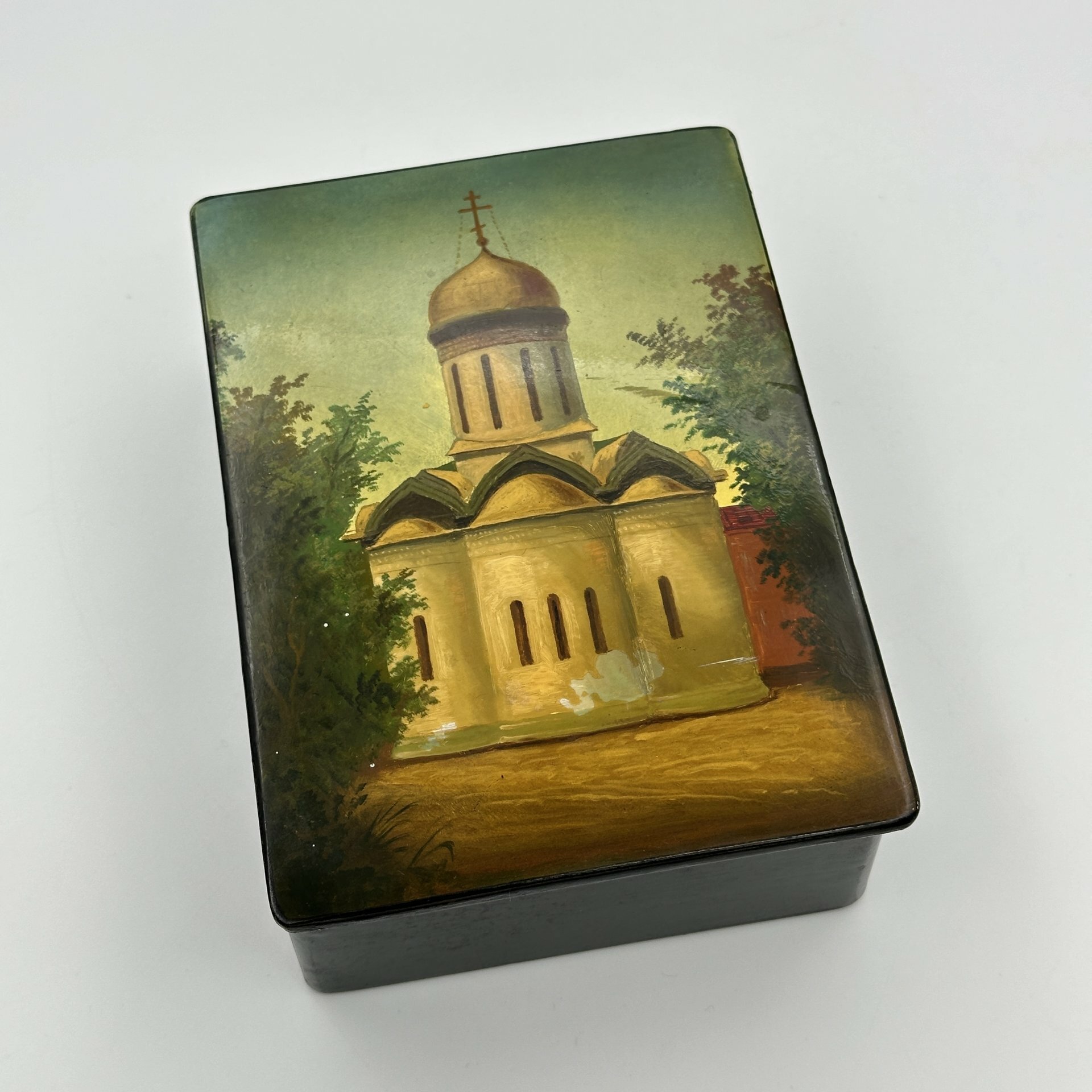 Шкатулка с лаковой миниатюрой "Дмитриевский собор во Владимире", папье-маше