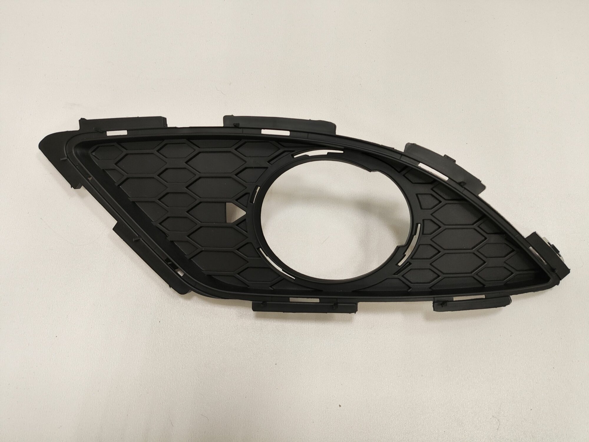 Решетка фары противотуманной левой Chery Tiggo 7 [2.0 16V CVT внедорожник] T152803571