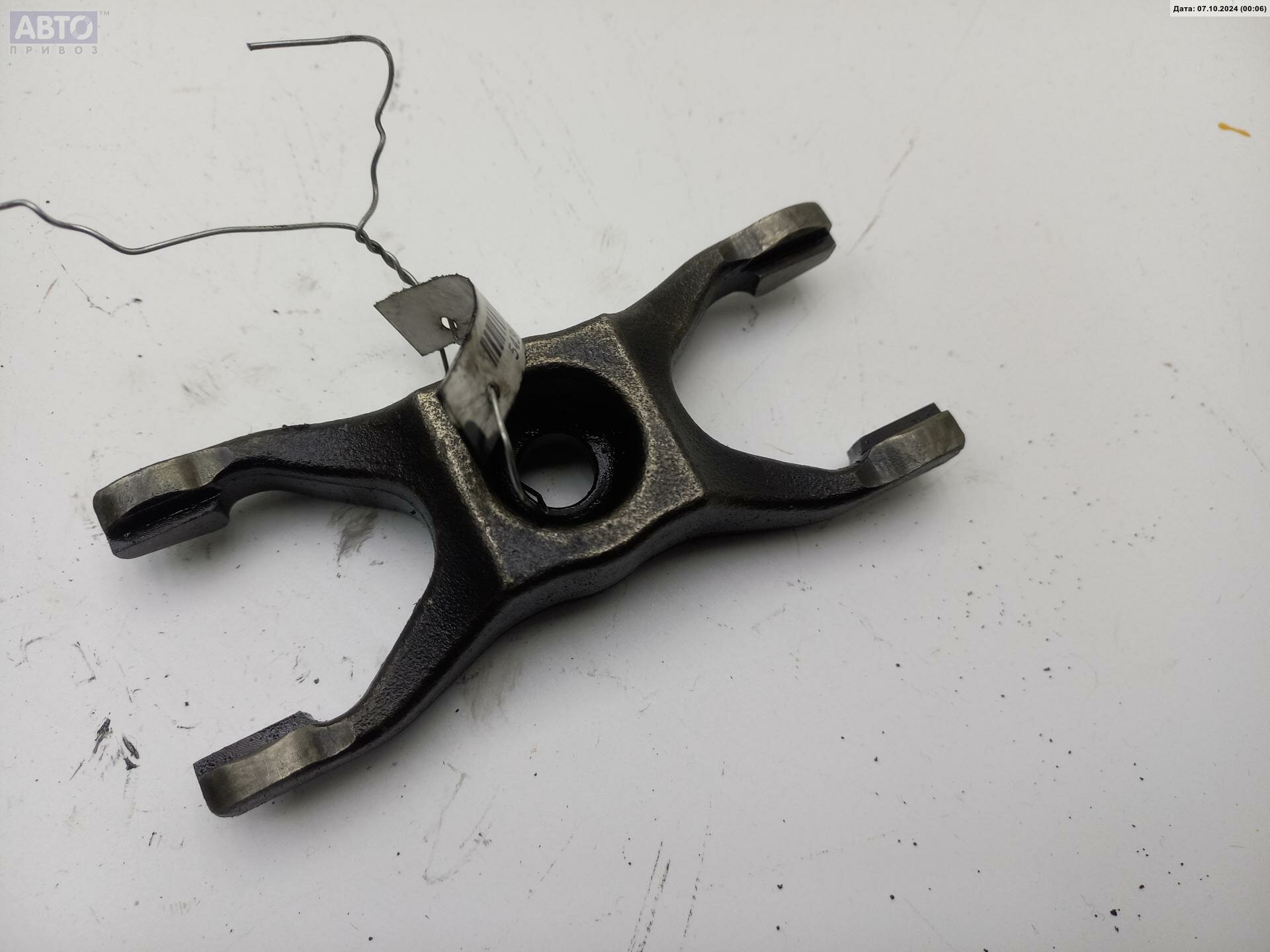 Скоба (кронштейн) крепления форсунки Opel Vectra C (2002-2008)