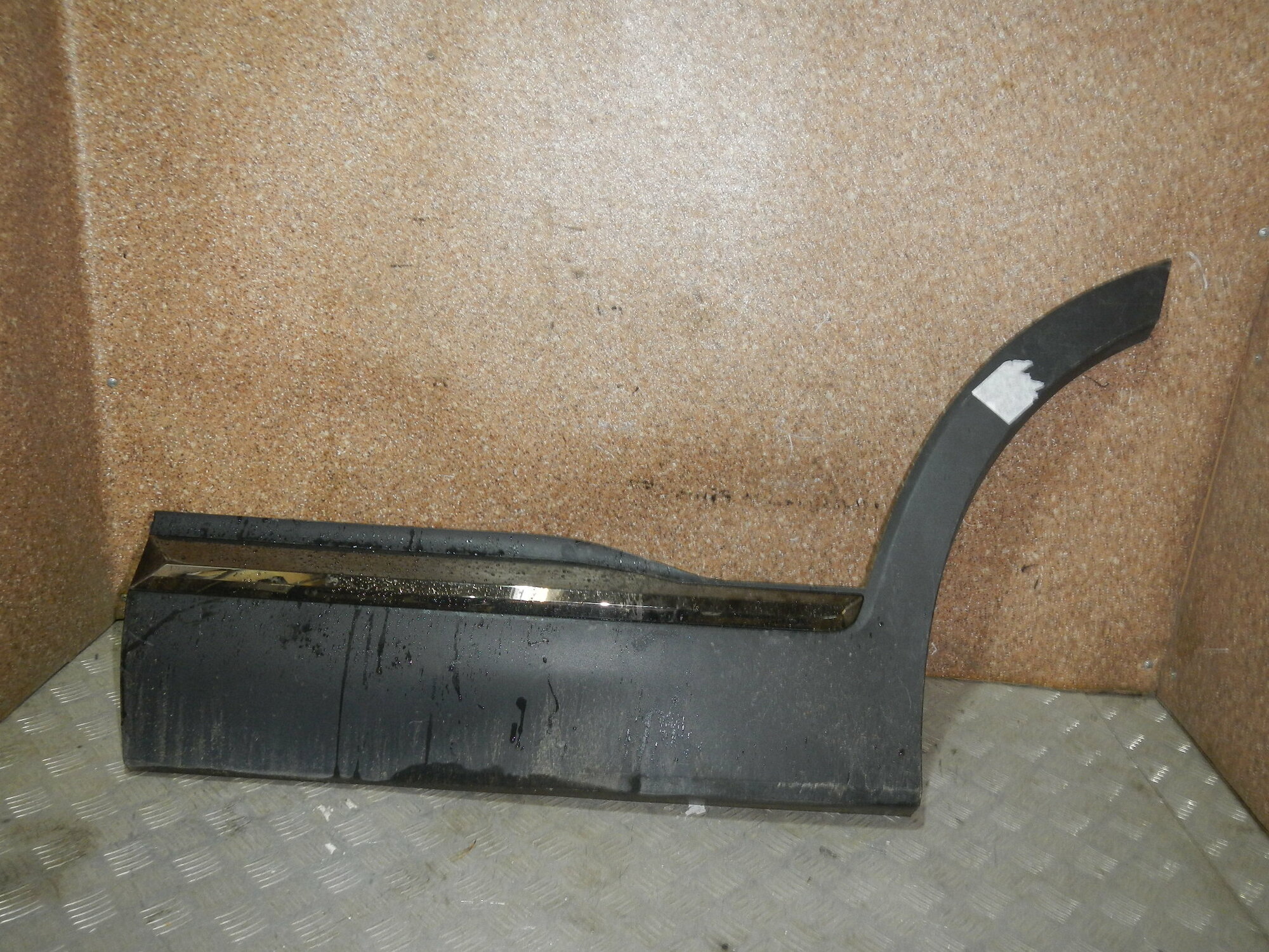 Б/У Молдинг двери задней левой, Hyundai (Хендэ)-SANTA FE (18-) HYUNDAI SANTA FE (18-) царапины. 510858 Hyundai-KIA арт. ...