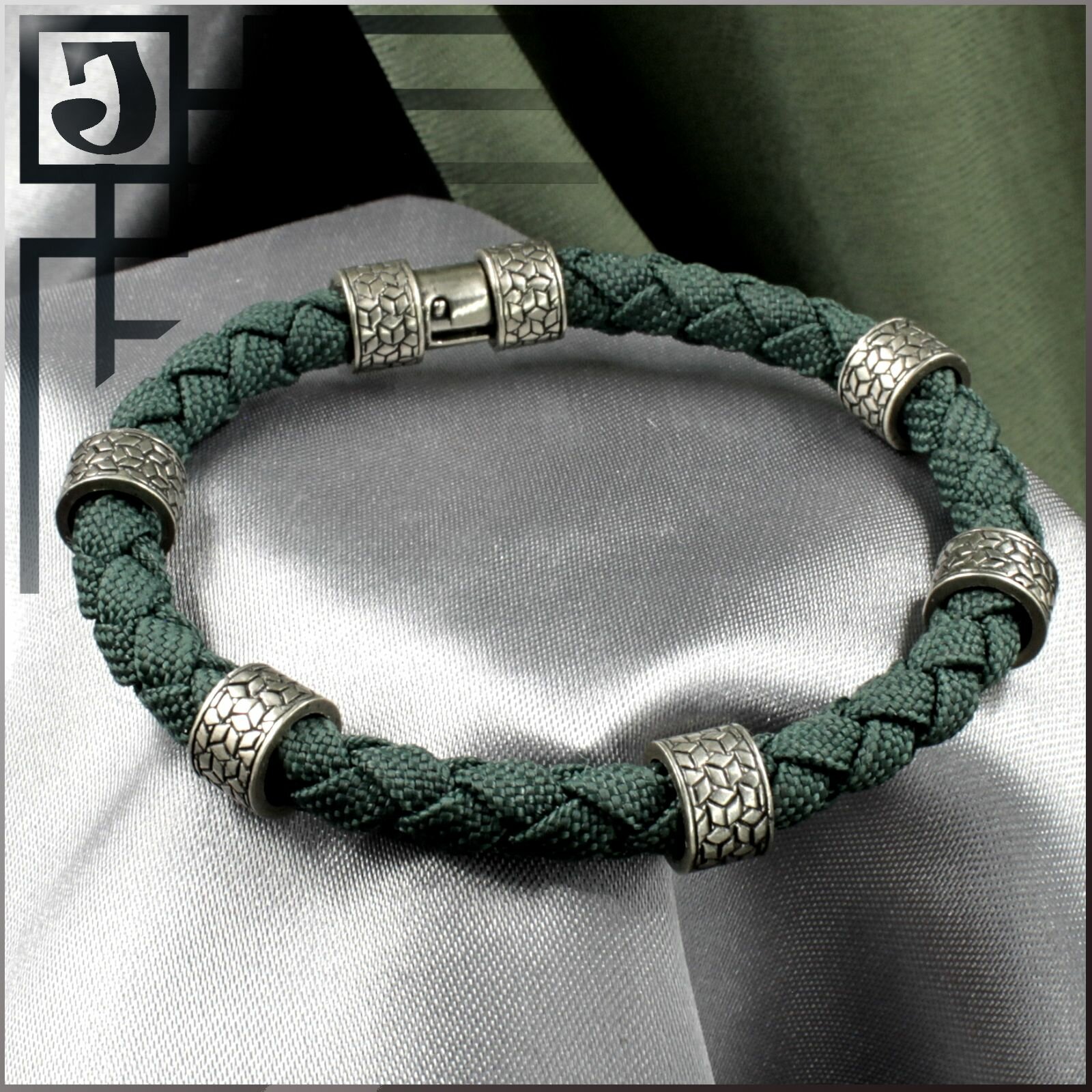 Плетеный браслет