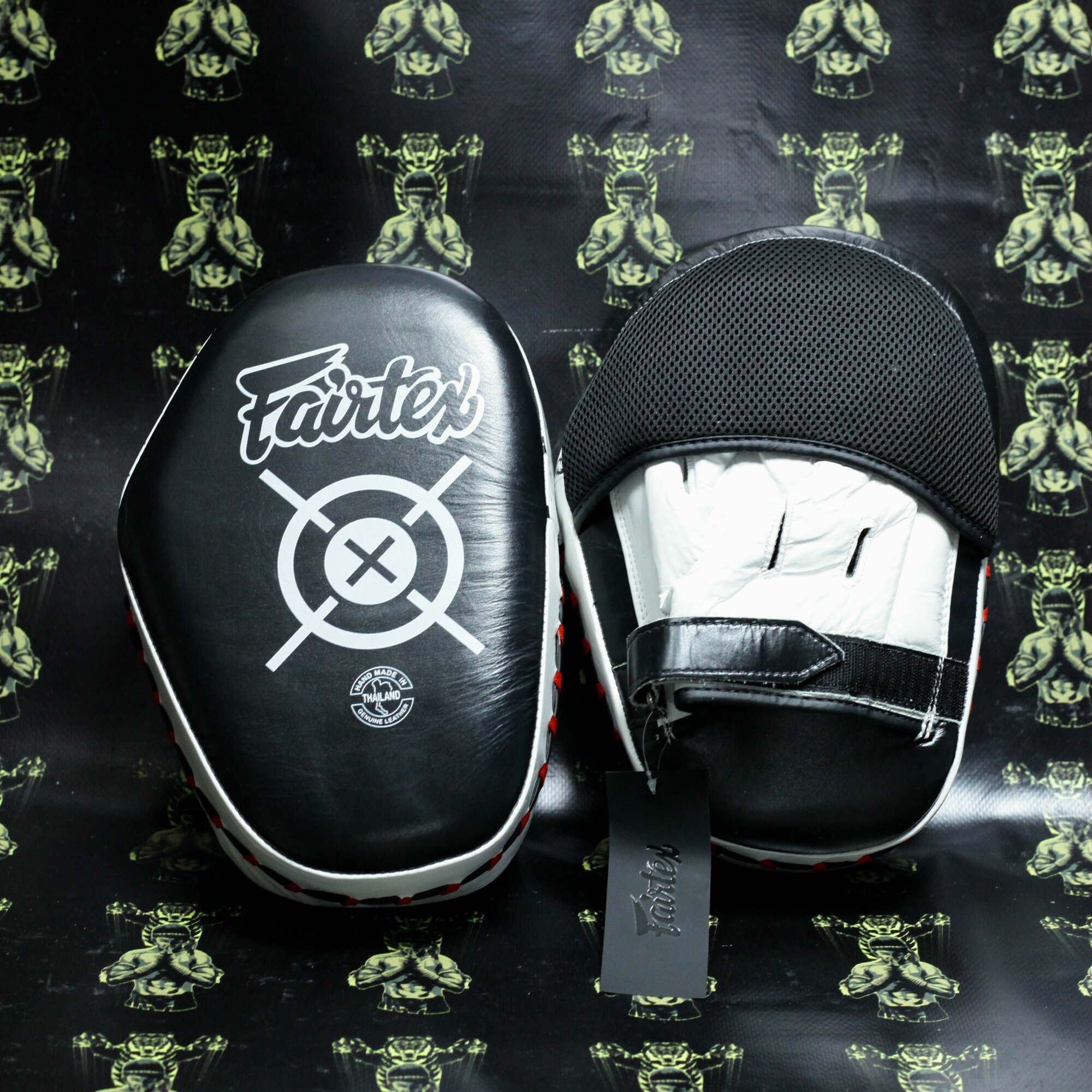 Лапы боксерские Fairtex FMV -11