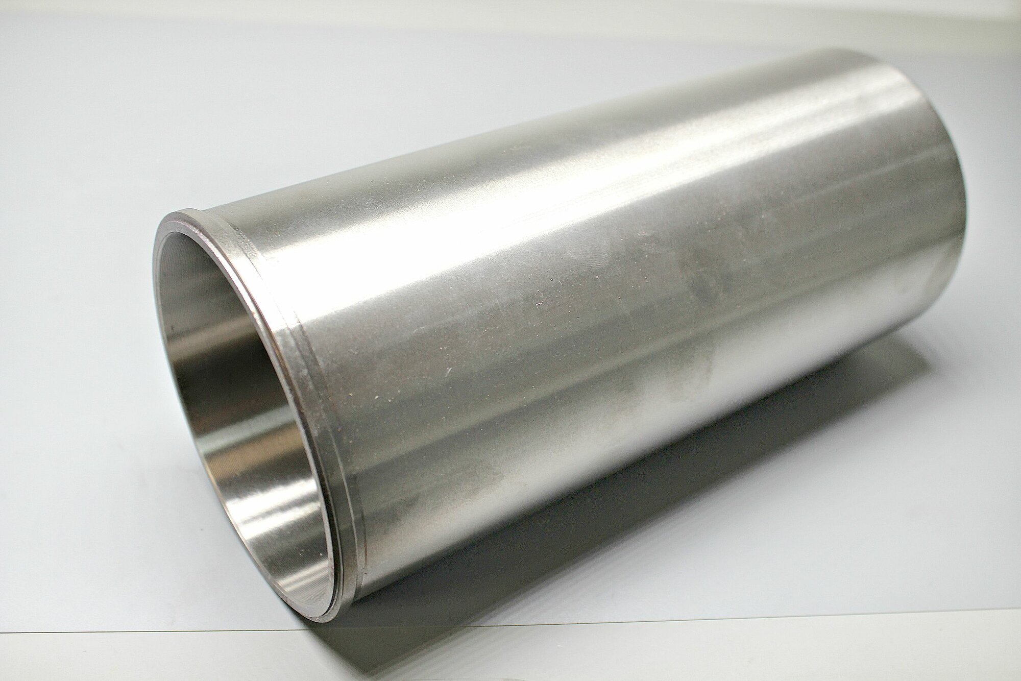 Гильза блока цилиндров Д3900 ремонтная с буртом 104.28мм 31358324