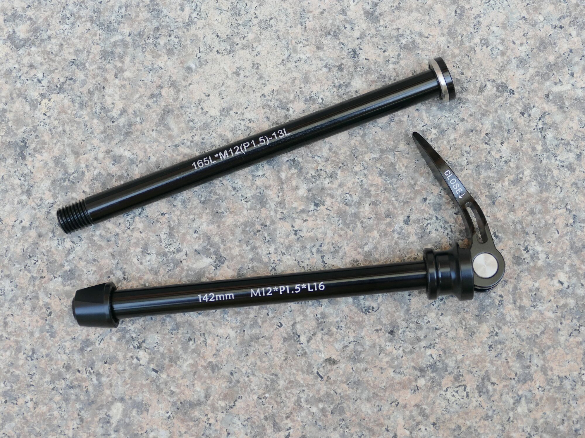 Велоось эксцентриковая алюминиевая, 12mm