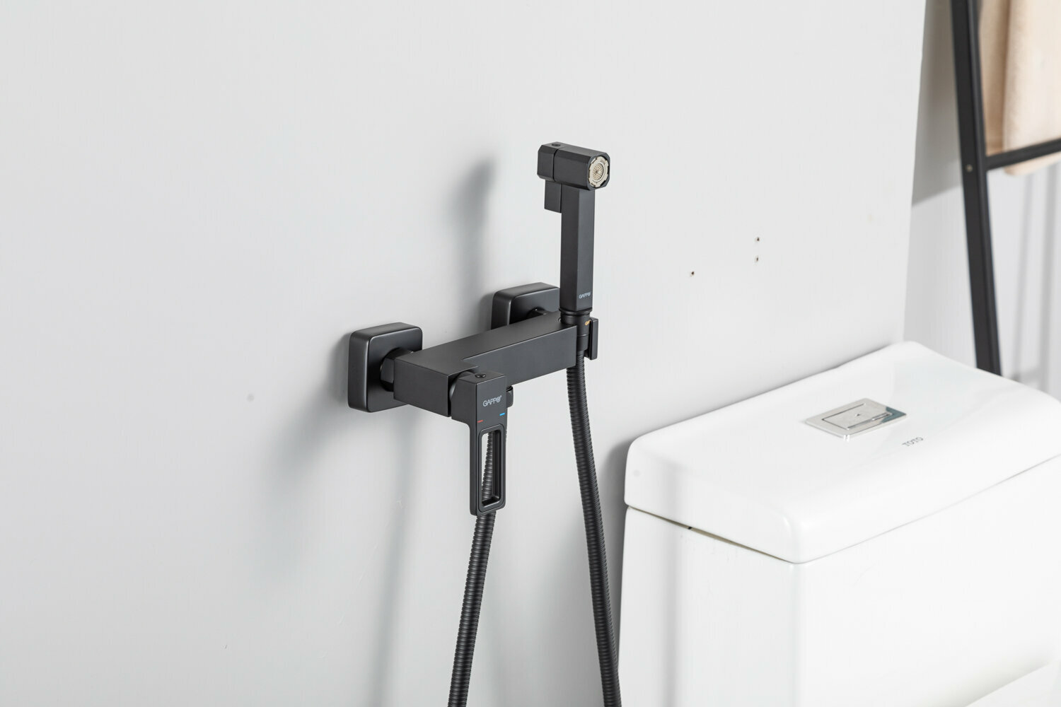 Смеситель с гигиеническим душем Gappo G2017-6 латунь, черный