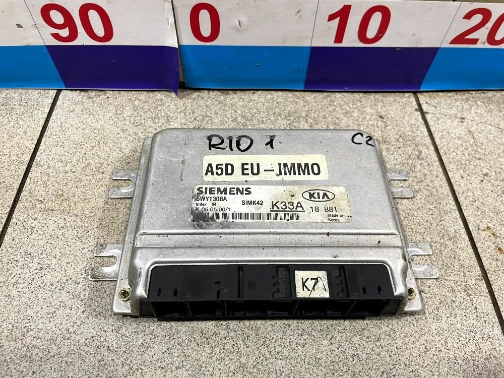 Блок управления двигателем Kia Rio I K33A18881