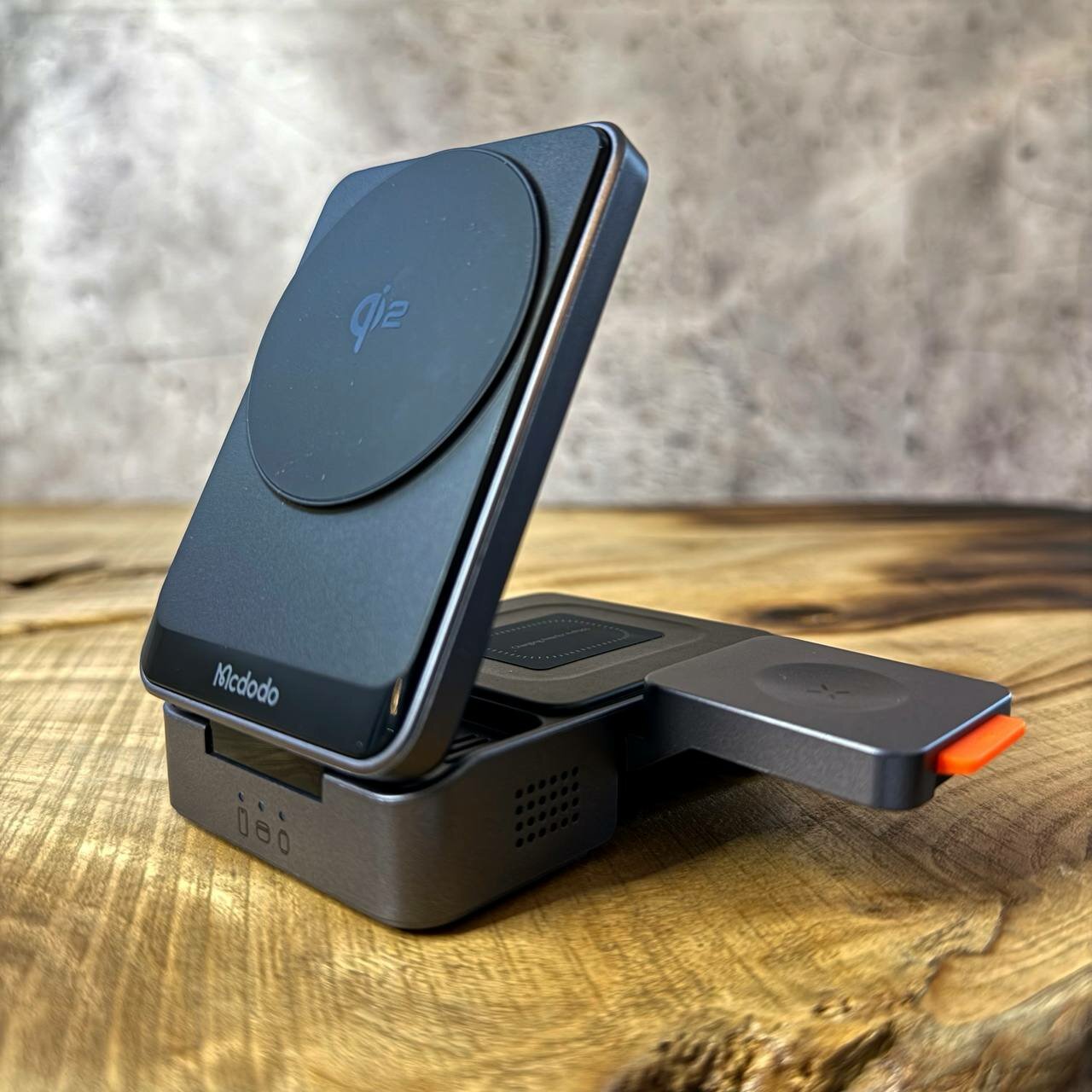 Беспроводное зарядное устройство Mcdodo MagQ Qi12 3-in-1 CH-5192 + блок питания с кабелем для iPhone 12/13/14/15 и наушников AirPods / Черный